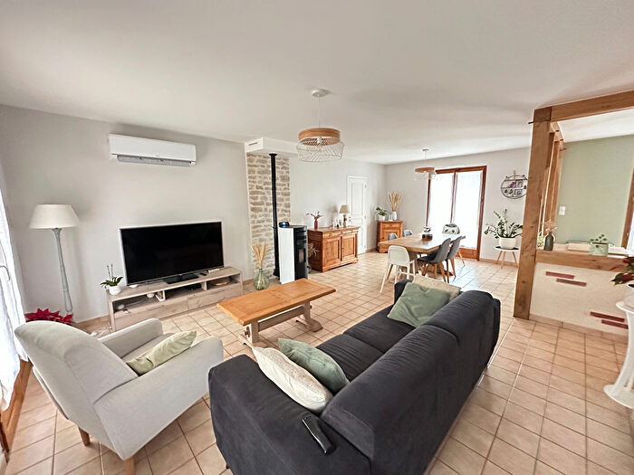 Maison à vendre - Cour-Cheverny - 6 pièces - 4 chambres