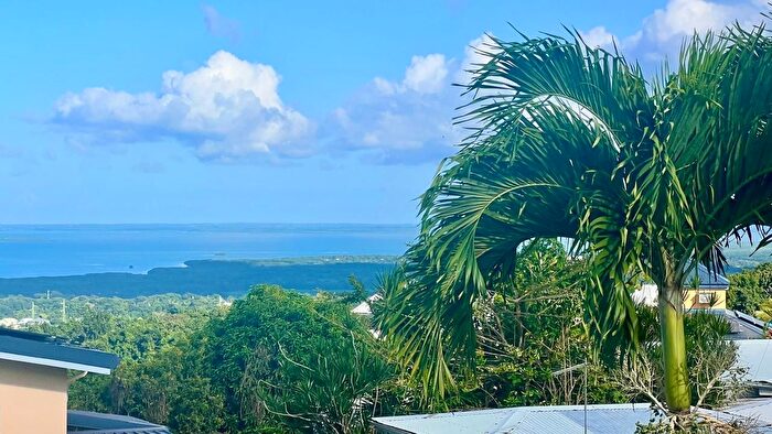 Maison 6 pièces à Sainte-Rose, à vendre