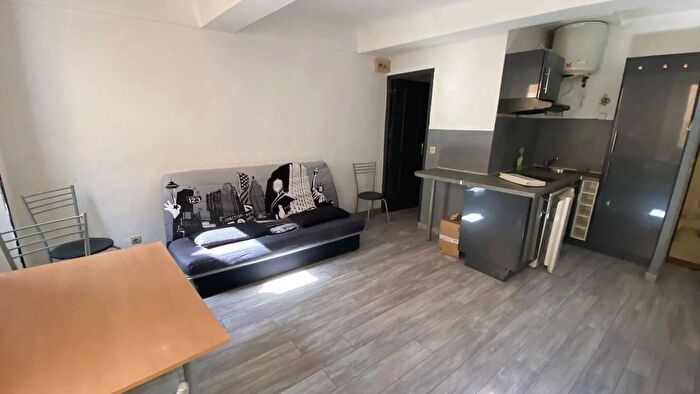 Appartement à louer - Saint-Vallier-de-Thiey - 1 pièce