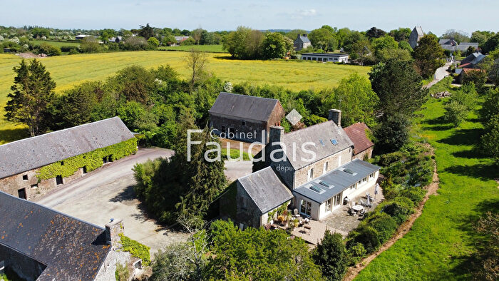 Maison à vendre - Canville-la-Rocque - 7 pièces - 4 chambres