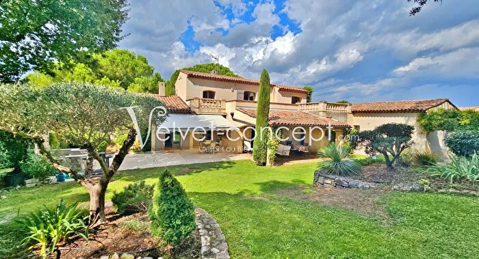 Maison à vendre - Biot - 8 pièces - 4 chambres