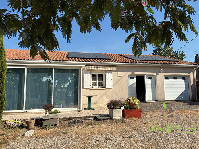 Maison 6 pièces à Dirac, à vendre