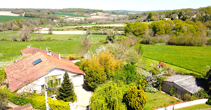 Saint-Amant-de-Montmoreau - Maison 7 pièces à vendre