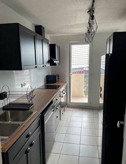 Appartement à louer - Marseille ème arrondissement - 3 pièces - 2 chambres