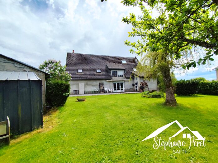 Maison à vendre - Messeix - 8 pièces - 5 chambres