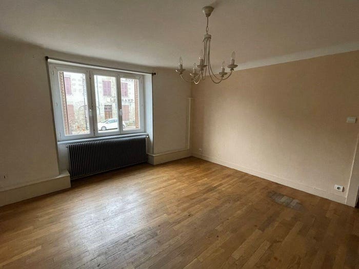 Est, Saint-Léonard-de-Noblat : Appartement 3 pièces à louer