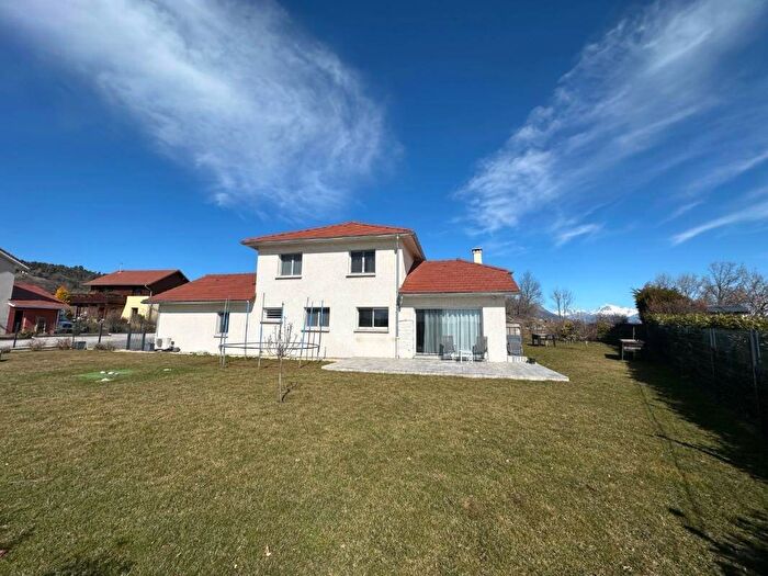 Maison à louer - Pelleautier - 4 pièces - 4 chambres