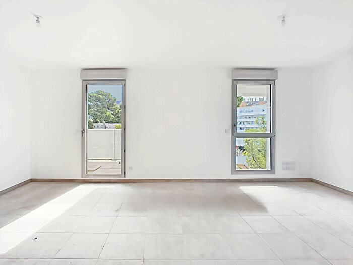 Appartement à louer - Marseille e , Saint-Tronc - 2 pièces - 1 chambre