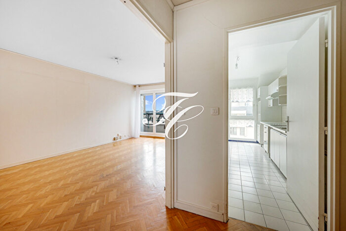 Saint-Cloud, Centre-ville : Appartement 4 pièces à vendre