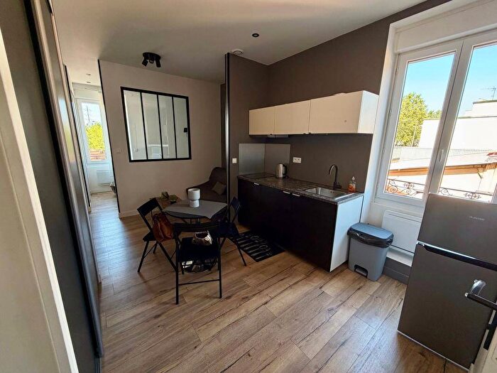 Centre Ville, Saint-Fons : Appartement 1 pièce à louer
