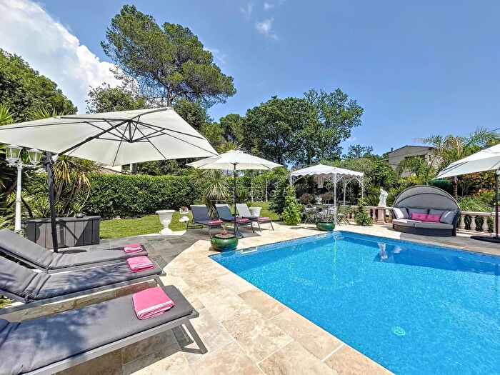 Maison à vendre - Mouans-Sartoux - 10 pièces - 6 chambres