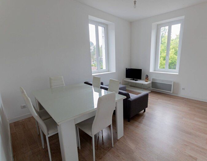Appartement 4 pièces à Vertolaye, à louer