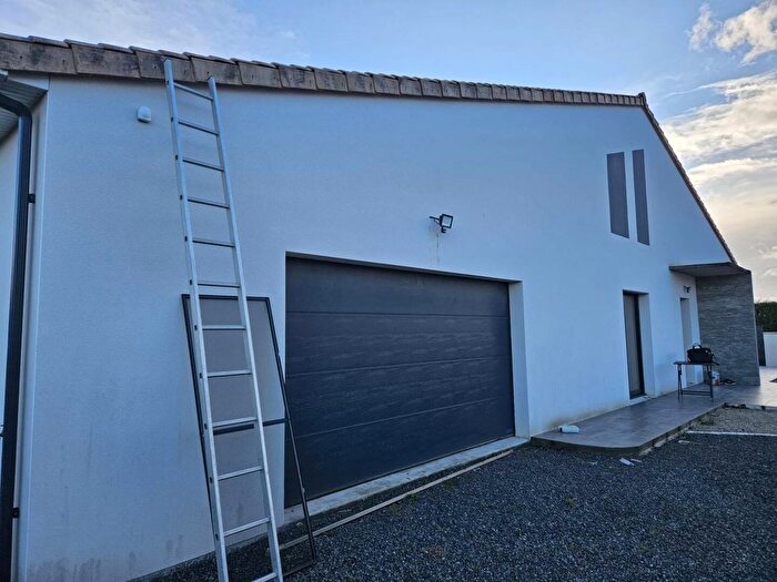 Maison à louer - Saint-Adjutory - 5 pièces - 3 chambres