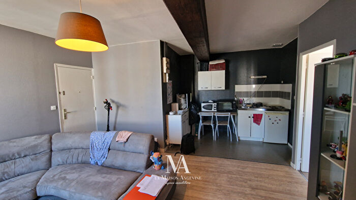 Appartement à vendre - Trélazé - 8 pièces - 4 chambres