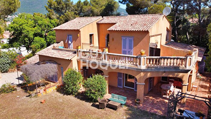 Maison à vendre - Cavalaire-sur-Mer, Centre-ville - 5 pièces - 3 chambres