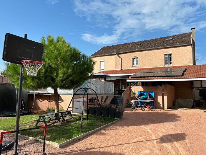 Saint-Yorre : Maison 8 pièces à vendre