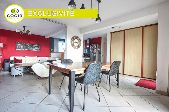 Maison à vendre - Montreuil-le-Gast - 5 pièces - 4 chambres