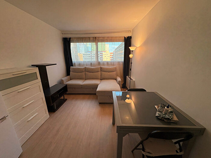 Appartement à louer - Courbevoie, Gambetta, La Défense - 1 pièce