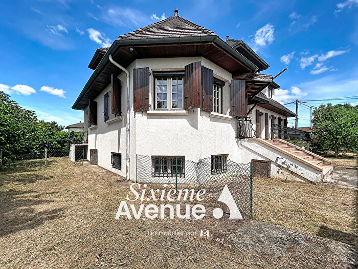 Maison 9 pièces à vendre à Décines-Charpieu, Champ Blanc