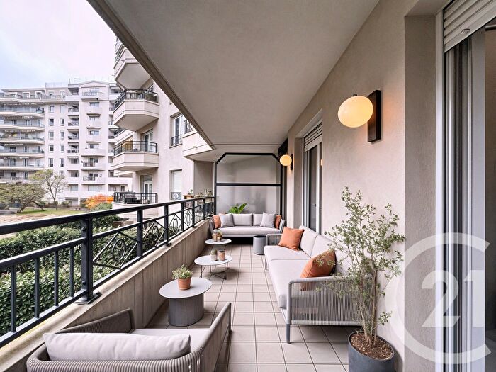 Appartement à vendre - Lyon e  - 5 pièces - 4 chambres