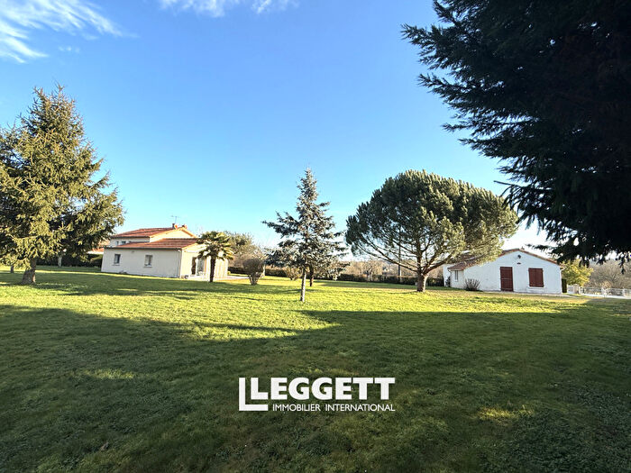 Maison à vendre - Queaux - 7 pièces - 4 chambres