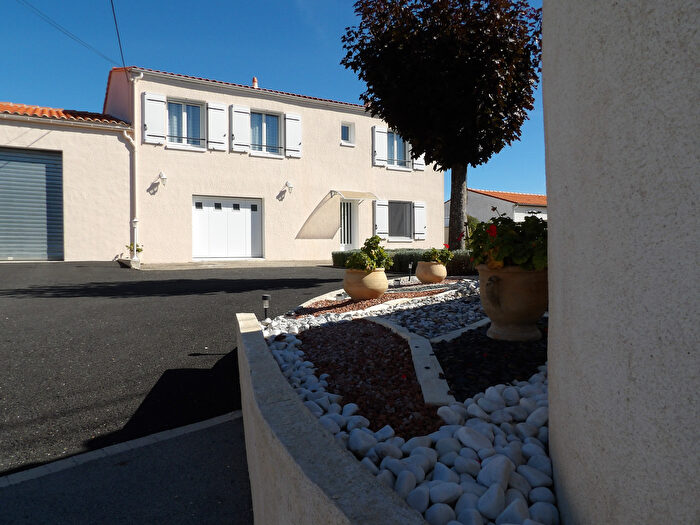 Asnières-la-Giraud : Maison 6 pièces à vendre