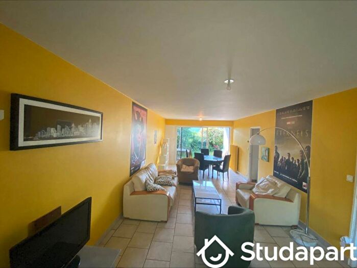 Appartement à louer - Chene Vert-Centre Ville, Saint-Barthélemy-dAnjou - 1 pièce - 6 chambres