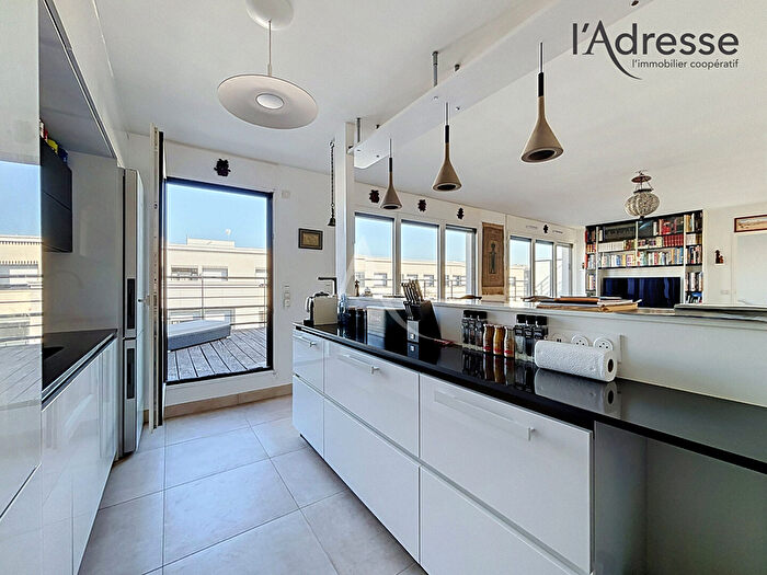 Suresnes, République : Appartement 5 pièces à vendre