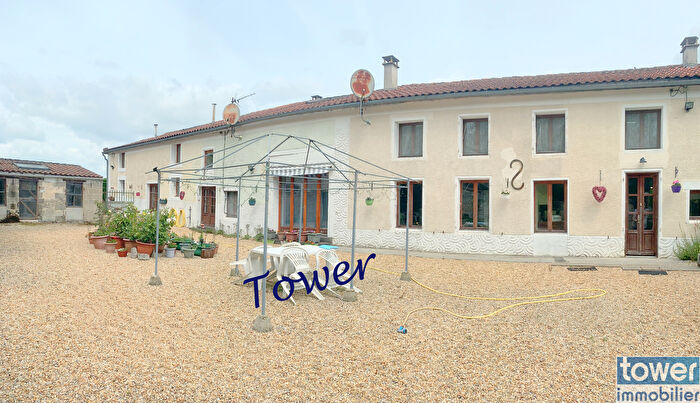 Maison 11 pièces à Fontaine-Chalendray, à vendre