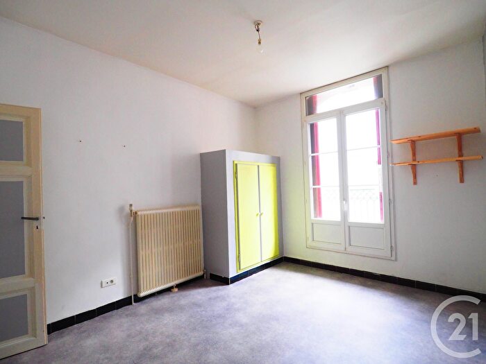 Appartement à louer - Lunel, Centre-ville, Gare - 5 pièces - 3 chambres