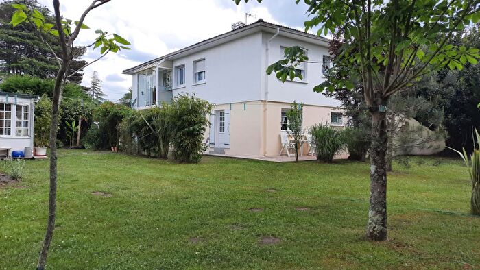 Maison à vendre - Montendre - 10 pièces - 5 chambres