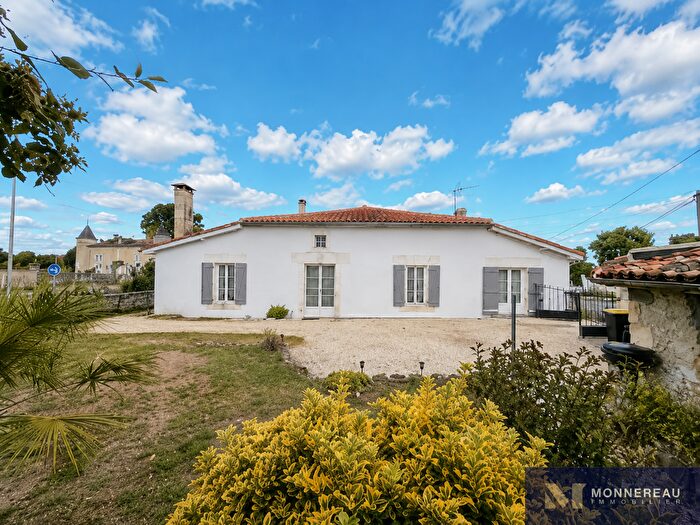 Barbezieux-Saint-Hilaire : Maison 4 pièces à vendre