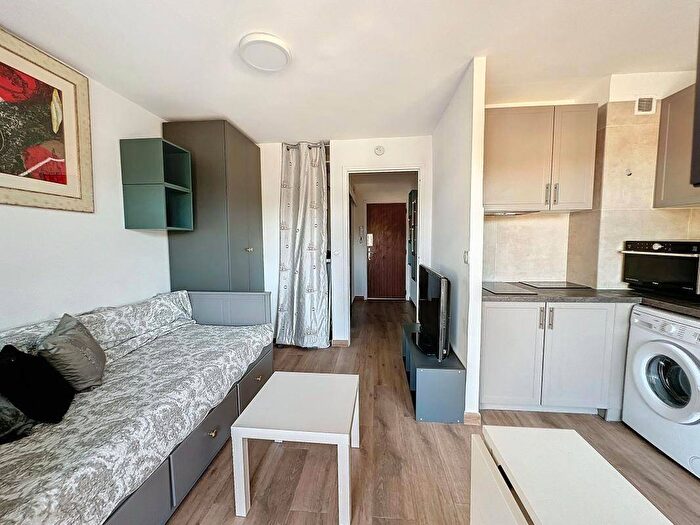 Appartement à louer - Moulieres, Le Cannet - 1 pièce