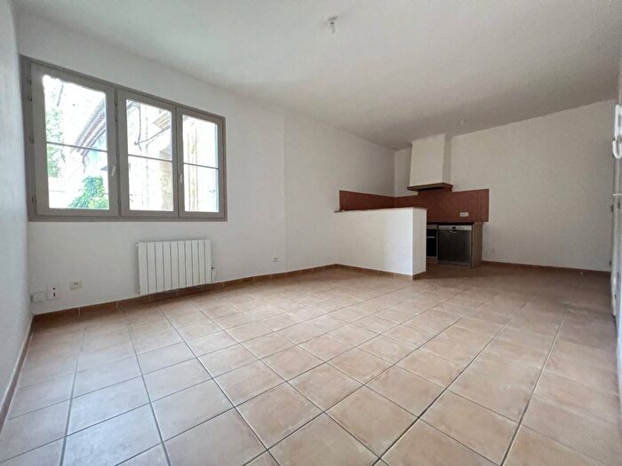 Centre Ville, Pézenas : Appartement 3 pièces à louer