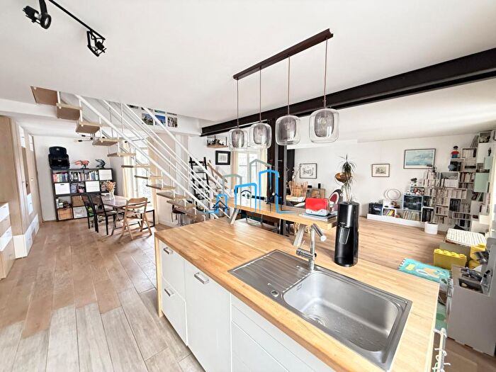 Appartement à vendre - Paris e , Belleville, Saint-Maur - 4 pièces - 3 chambres