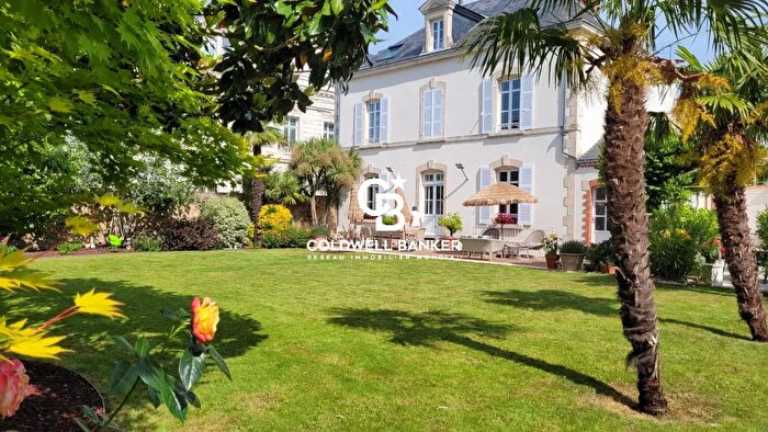 Maison à vendre - La Roche-sur-Yon, Pentagone, Pont-Morineau - 9 pièces - 5 chambres