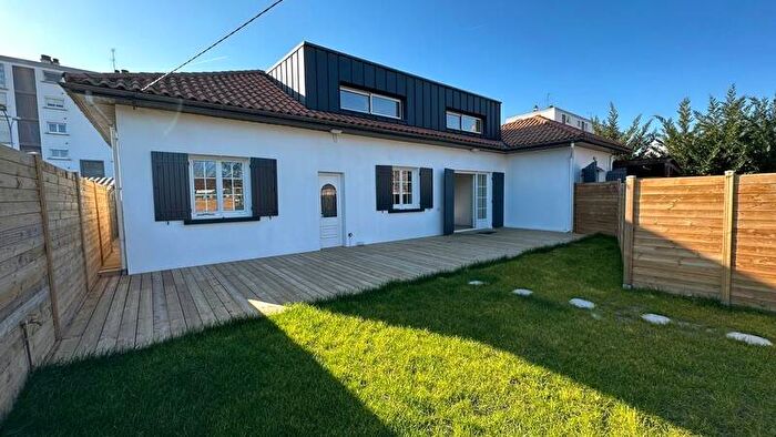 Maison à louer - Saint Martin-Canteloup-Bourleaux, Villenave-dOrnon - 6 pièces - 5 chambres