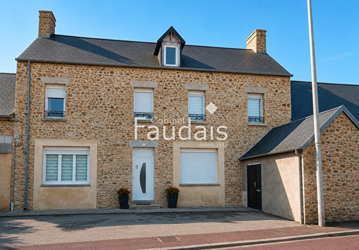 Maison 10 pièces à Créances, à vendre