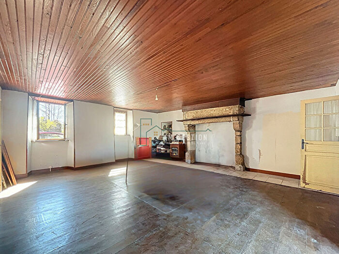 Maison à vendre - Cussac - 6 pièces - 4 chambres