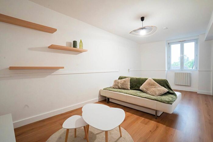 Appartement 3 pièces à louer à Soulaire-et-Bourg