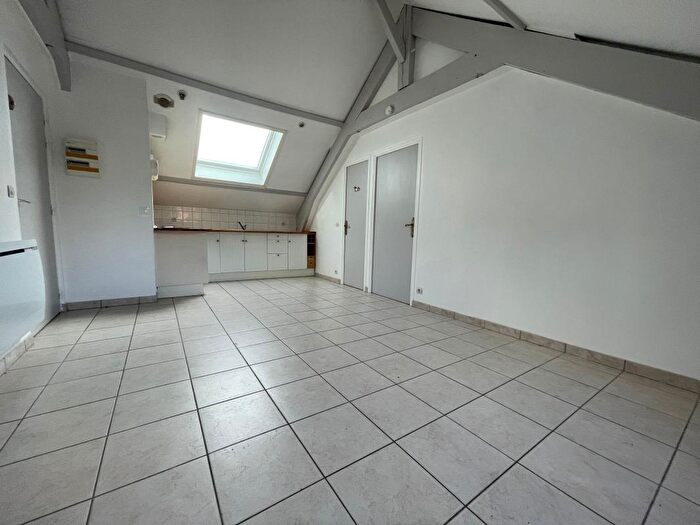 Appartement à louer - Corbeil-Essonnes, Centre-ville - 2 pièces - 1 chambre