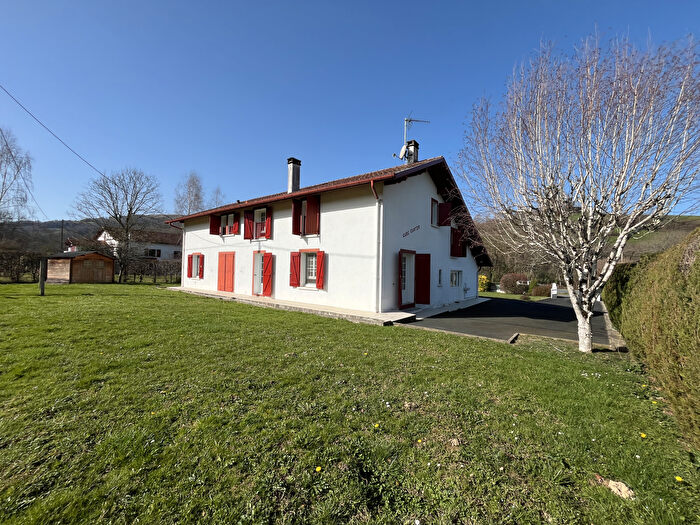 Maison à vendre - Uhart-Cize - 10 pièces - 7 chambres