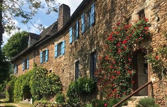 Maison à vendre - Vieillevie - 12 pièces - 6 chambres