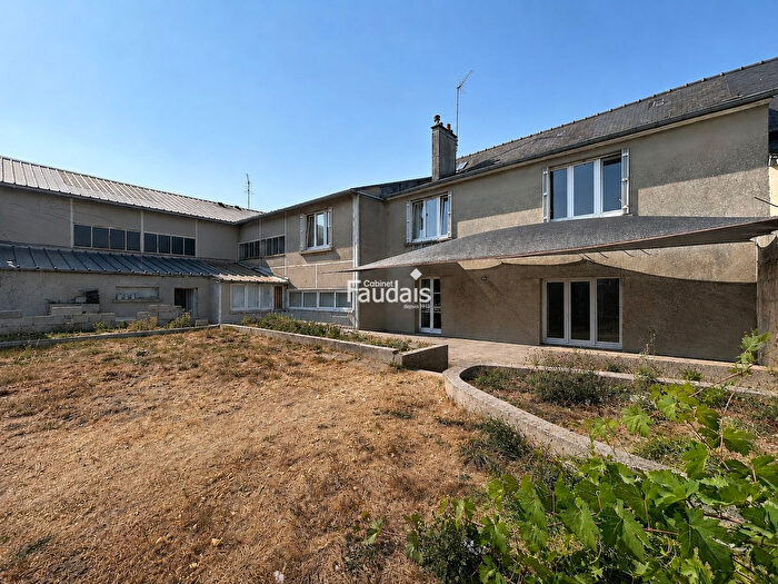 Saint-Martin-des-Besaces : Maison 7 pièces à vendre