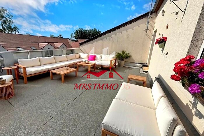 Appartement à vendre - Saint-Leu-dEsserent - 5 pièces - 3 chambres