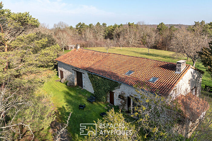 Maison à vendre - Lussas-et-Nontronneau - 6 pièces - 4 chambres
