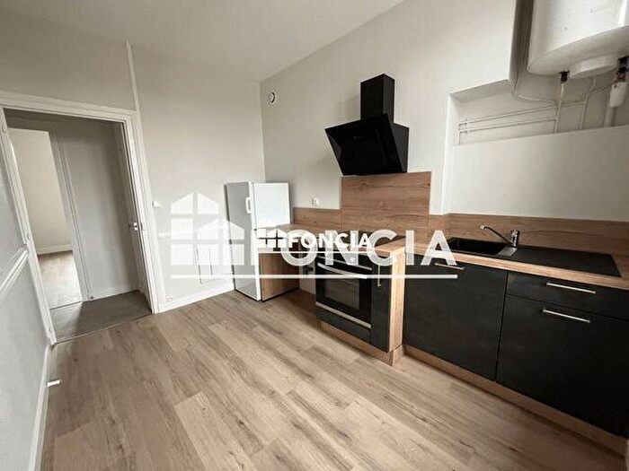 Appartement à louer - Chateauneuf, Châtellerault - 1 pièce