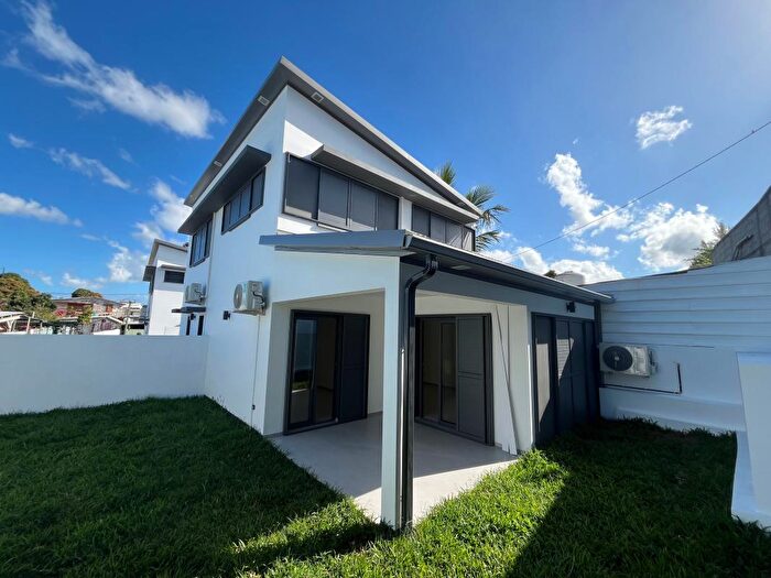 Saint-Pierre, Basse Terre les Bas, Basse Terre les Hauts, Les Casernes - Maison 4 pièces à louer