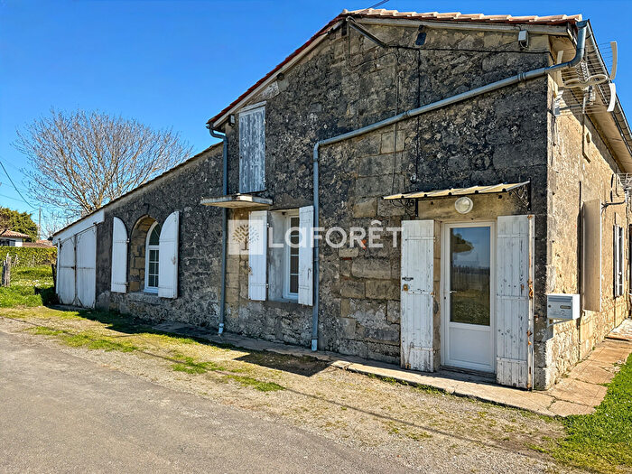 Maison à louer - Saint-Christophe-des-Bardes - 2 pièces - 1 chambre
