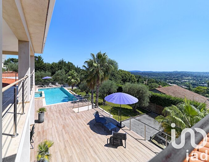Maison à vendre - Châteauneuf-Grasse - 8 pièces - 5 chambres